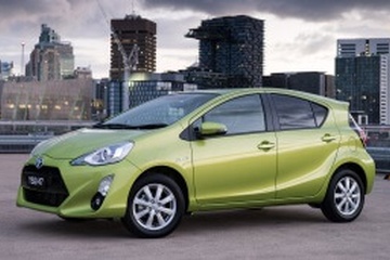 2015 Toyota Prius c - Wheel & Tire Sizes, PCD, Offset and Rims specs ...